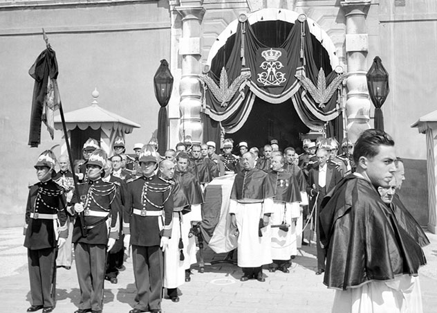 Obsèques du prince Louis II - INSTITUT AUDIOVISUEL DE MONACO